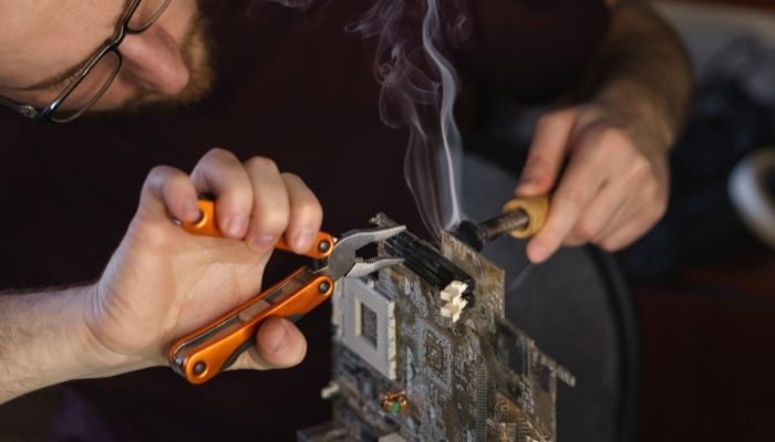 How Motherboard Gets Damaged And Hacks To Repair Them Quickly!